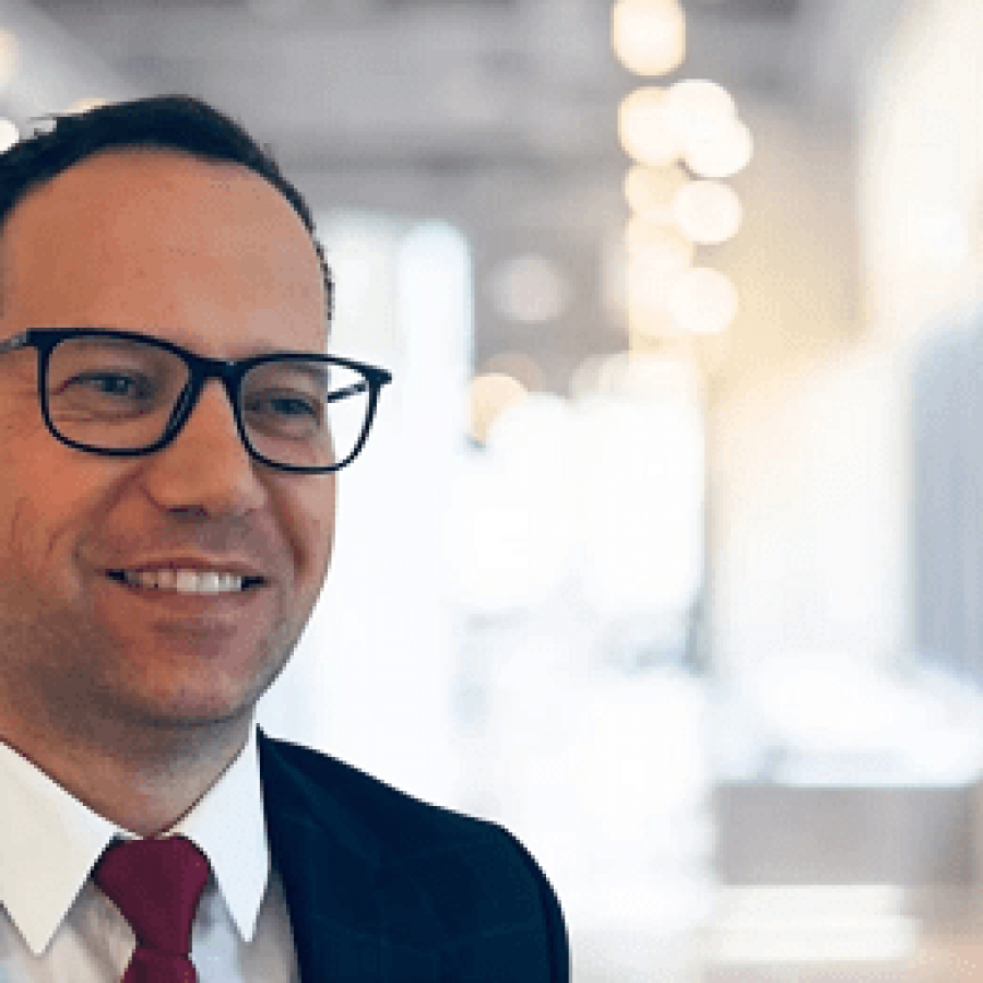 Keyvan Shokoofh verstärkt Trapeze - Nahverkehrs-praxis