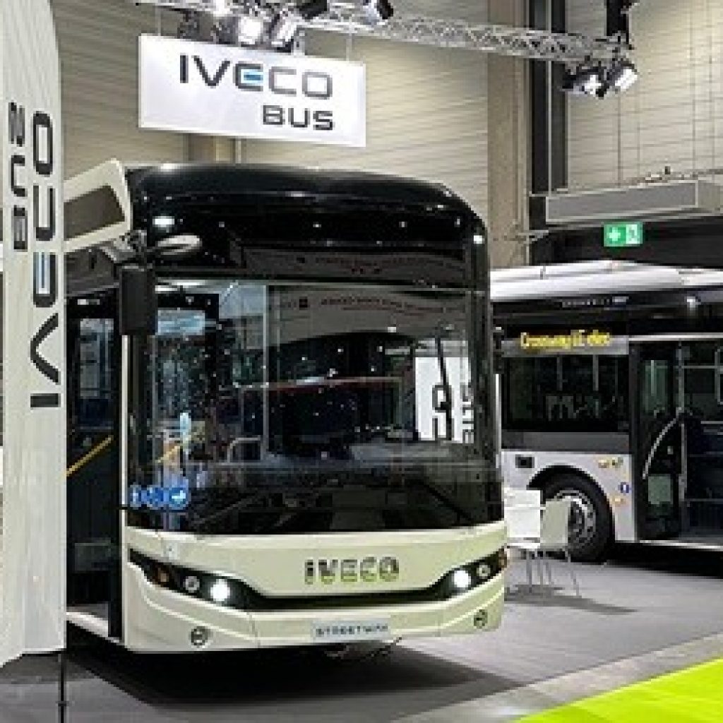 IVECO stellt CROSSWAY Low Entry Hybrid vor - Nahverkehrs-praxis